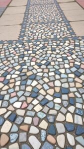 17 Creative Backyard Walkway Ideas to Transform Your Outdoor Space ...