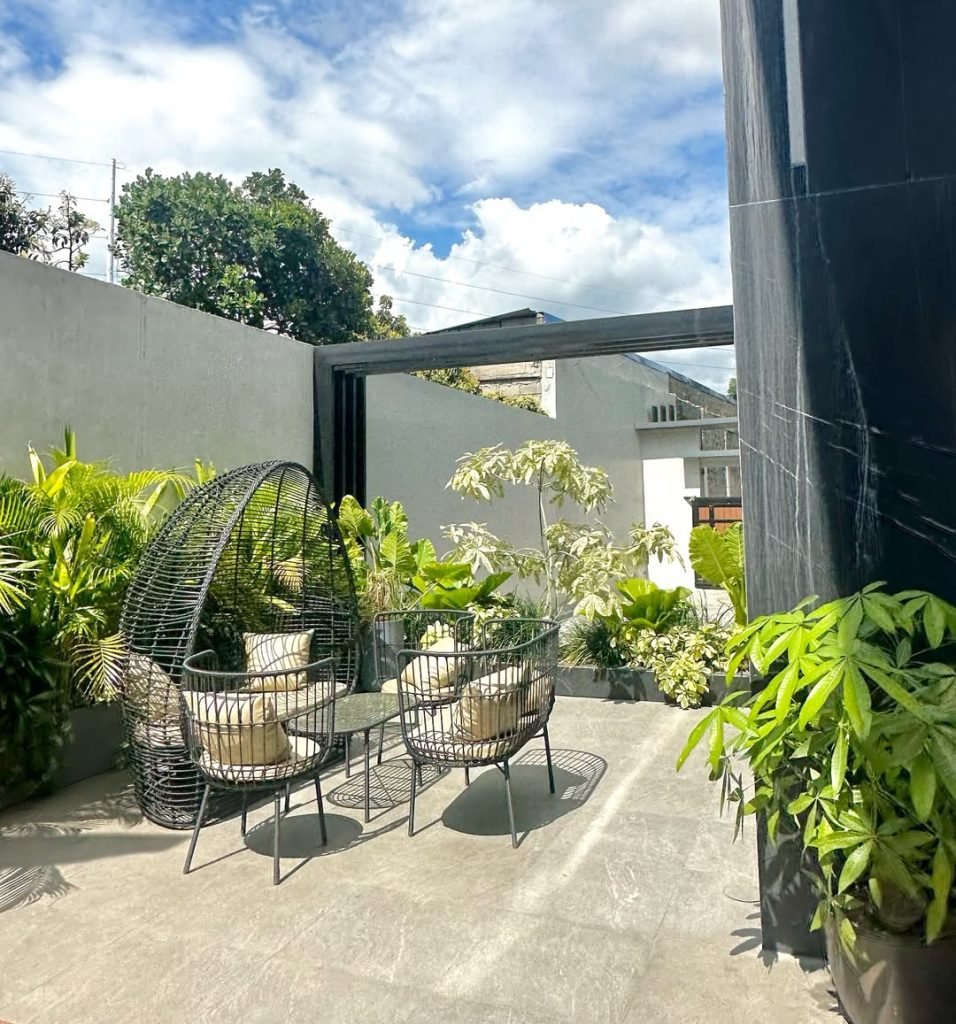 15 Budget-Friendly Small Sloped Garden Ideas That Will Impress Your ...