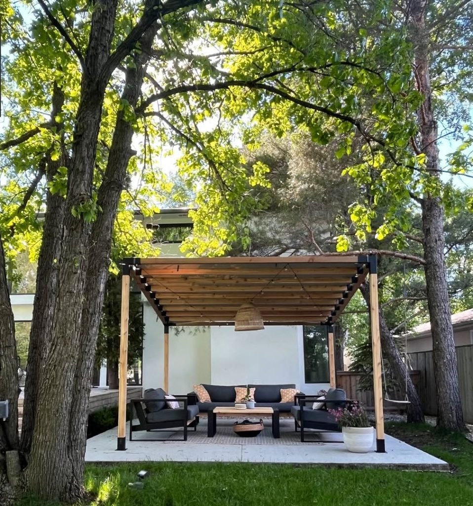 15 Stunning Front Yard Sitting Area Ideas That'll Make You Want to ...