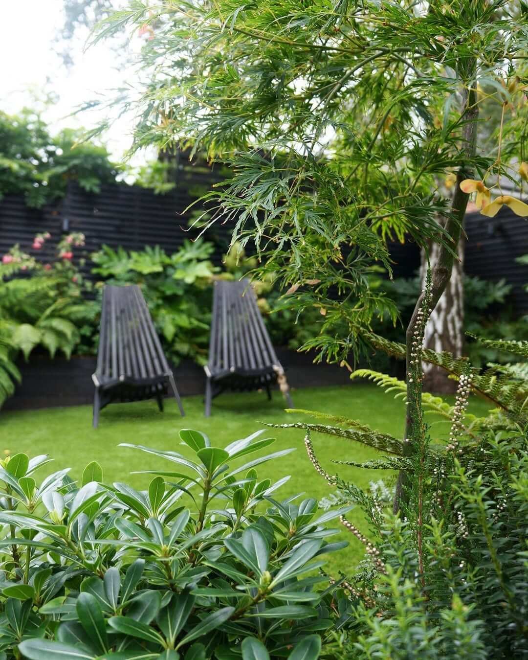 19 Stunning Black Garden Fence Ideas That Add Bold Style and ...
