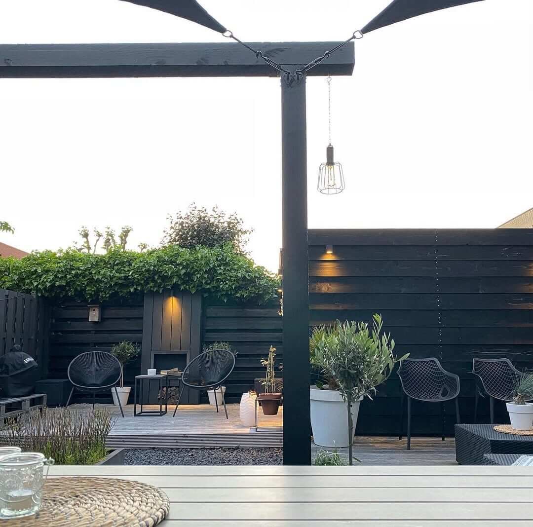 19 Stunning Black Garden Fence Ideas That Add Bold Style and ...