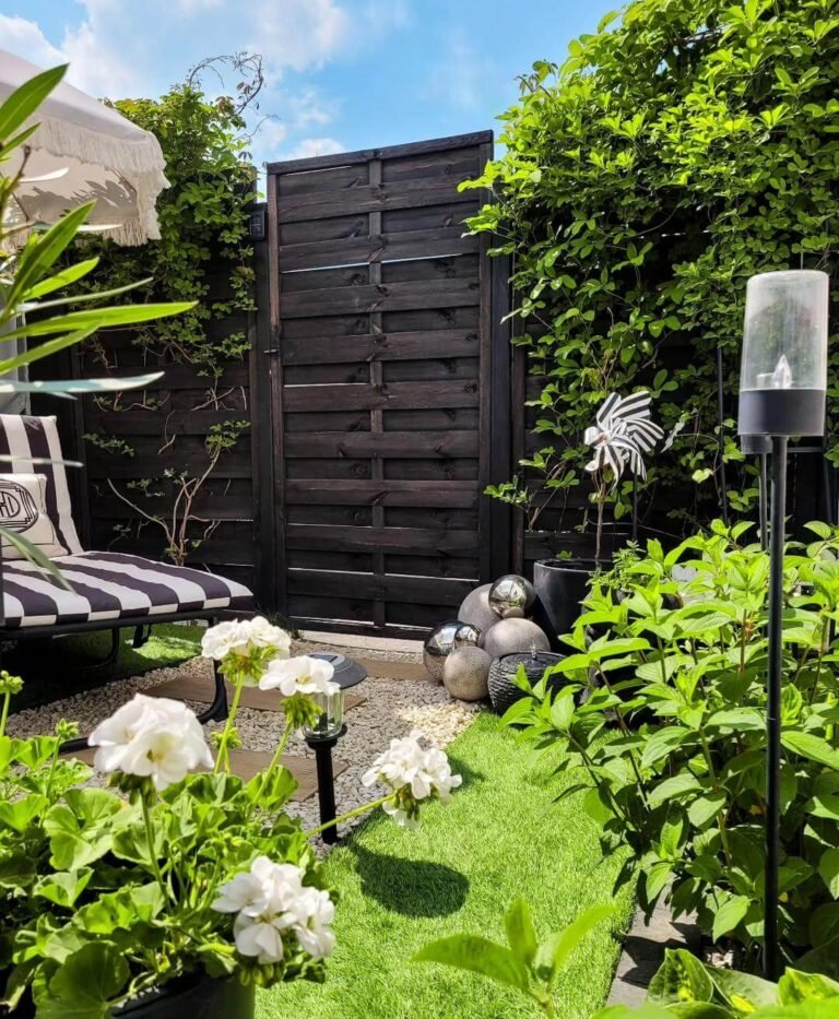 19 Stunning Black Garden Fence Ideas That Add Bold Style and ...