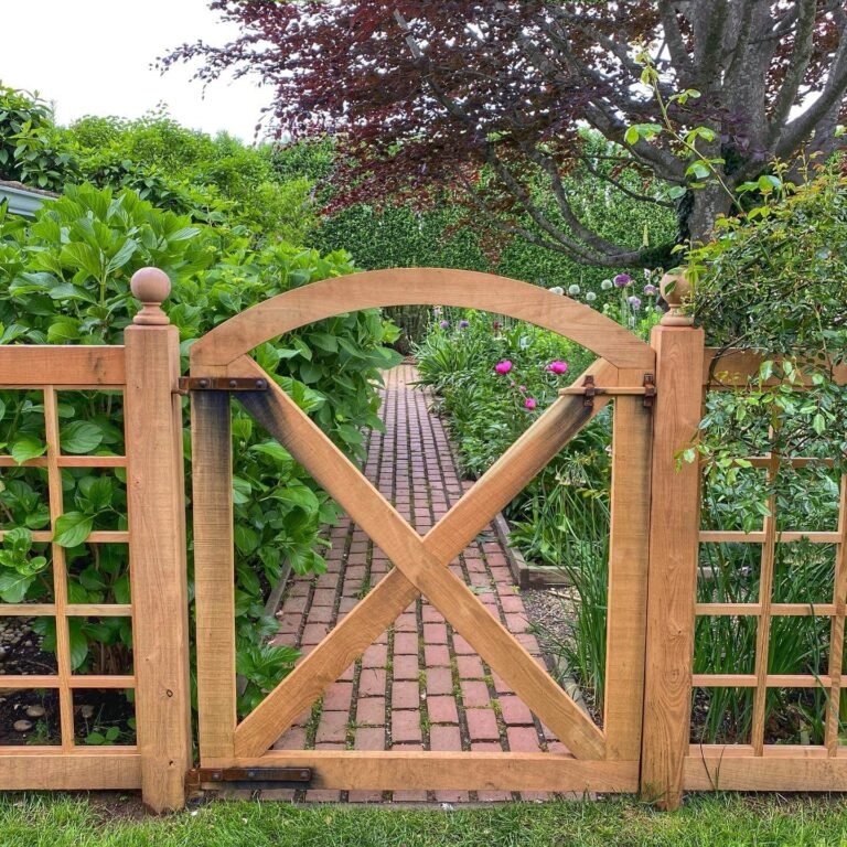 22 Stunning Garden Fence Ideas to Elevate Your Outdoor Space ...