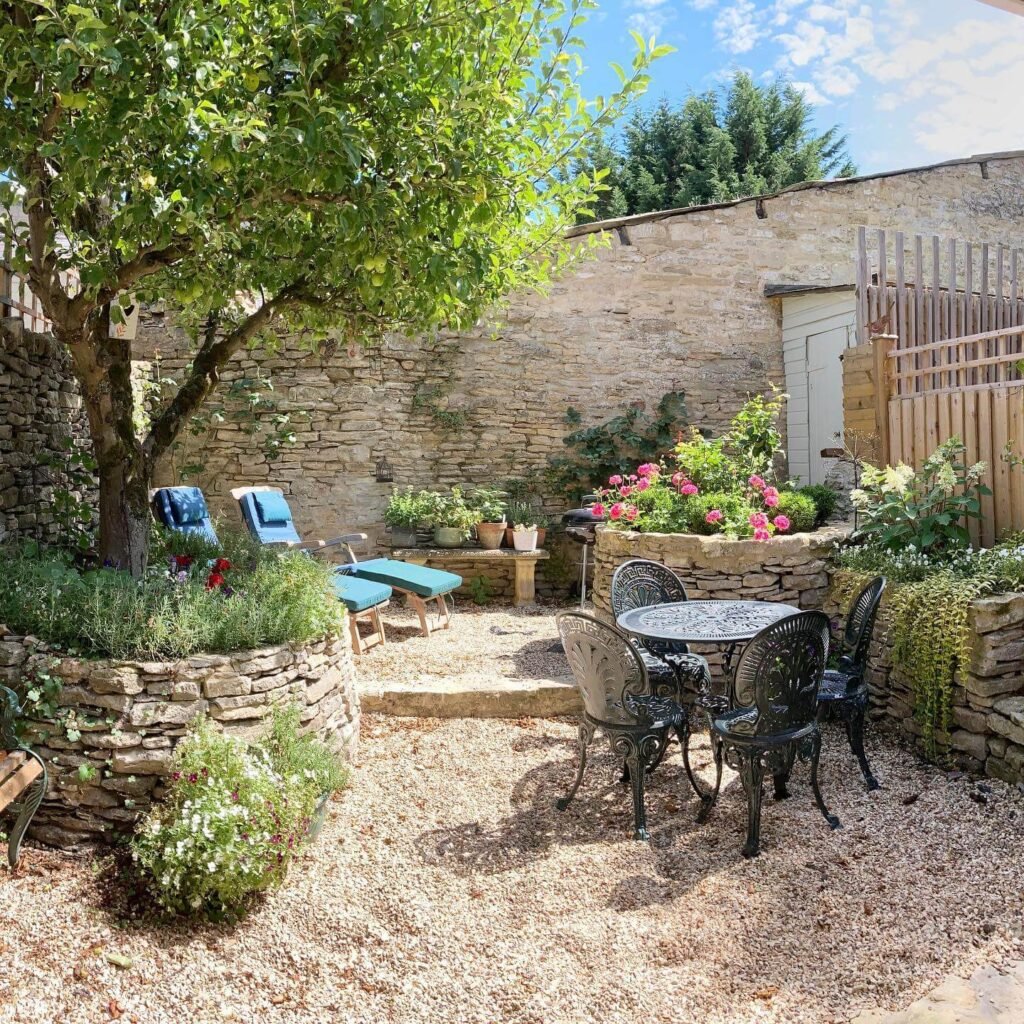 Courtyard Garden Designs That Transform Small Spaces into Serene ...
