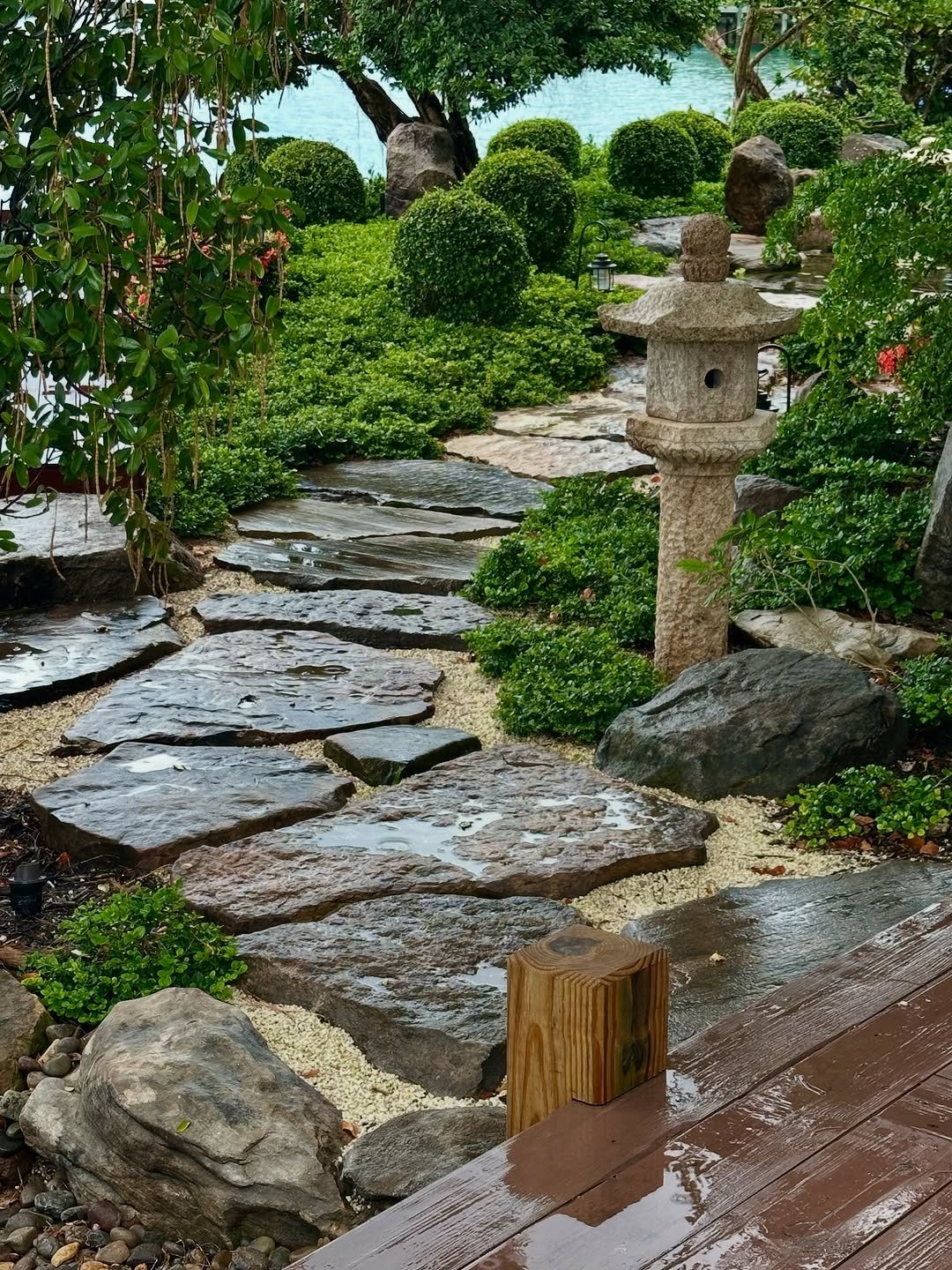 Zen Retreat: Tranquil Japanese Courtyard Garden Ideas - Plantparadiso